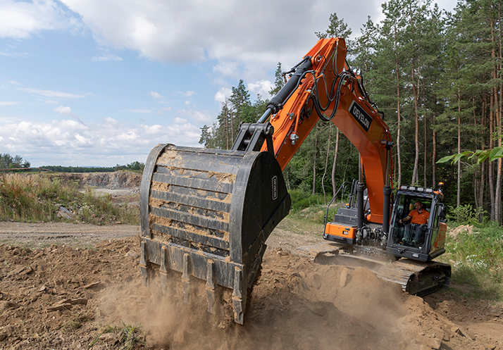 Crawler Excavators | Develon Europe